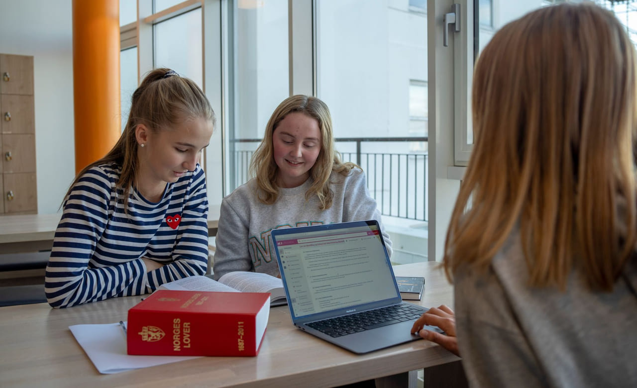 Om skolen | Akademiet VGS Ålesund | Akademiet.no