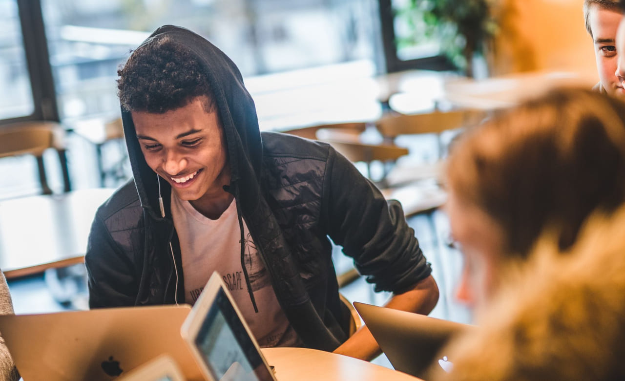 Salg, service og reiseliv | Utdanningsprogram | Akademiet.no