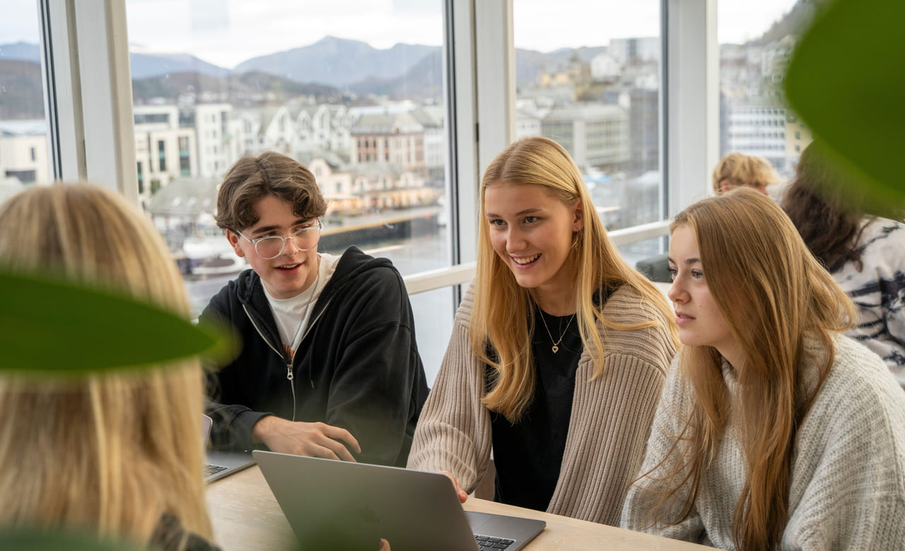 Salg, service og reiseliv | Utdanningsprogram | Akademiet.no