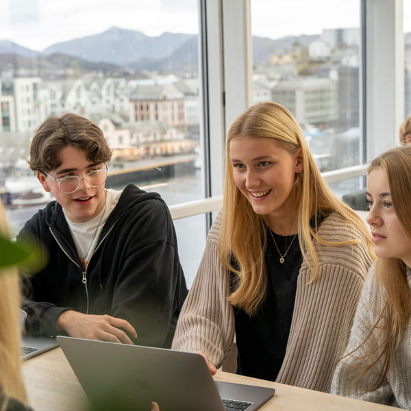 Salg, service og reiseliv | Utdanningsprogram | Akademiet.no