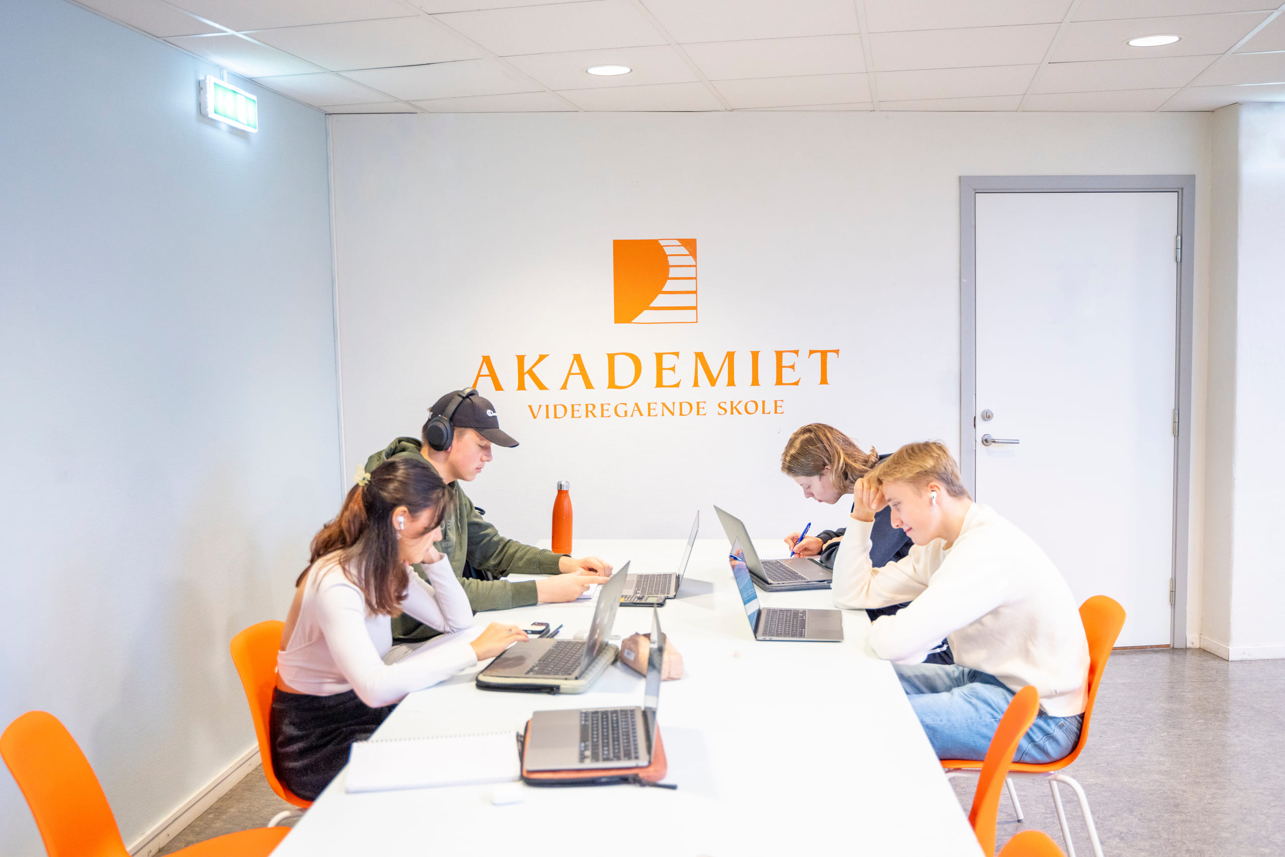 Om skolen | Akademiet VGS Bergen | Akademiet.no