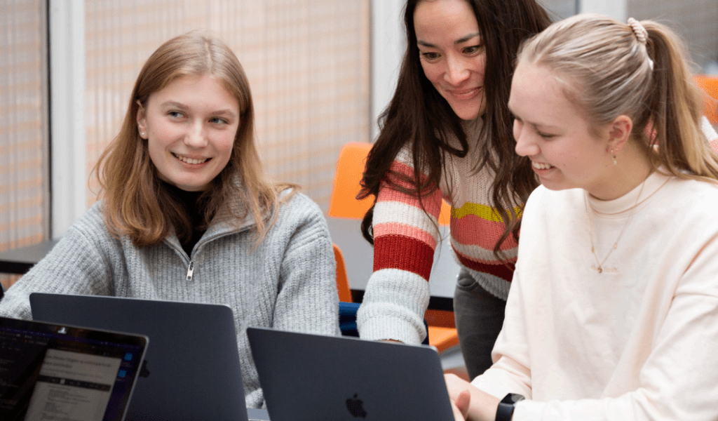 Mentor og studietid | Akademiet VGS Sandnes | Akademiet.no