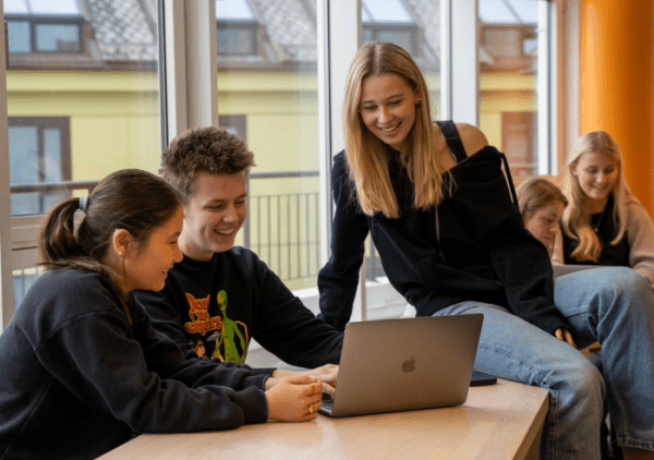 Salg, service og reiseliv | Utdanningsprogram | Akademiet.no