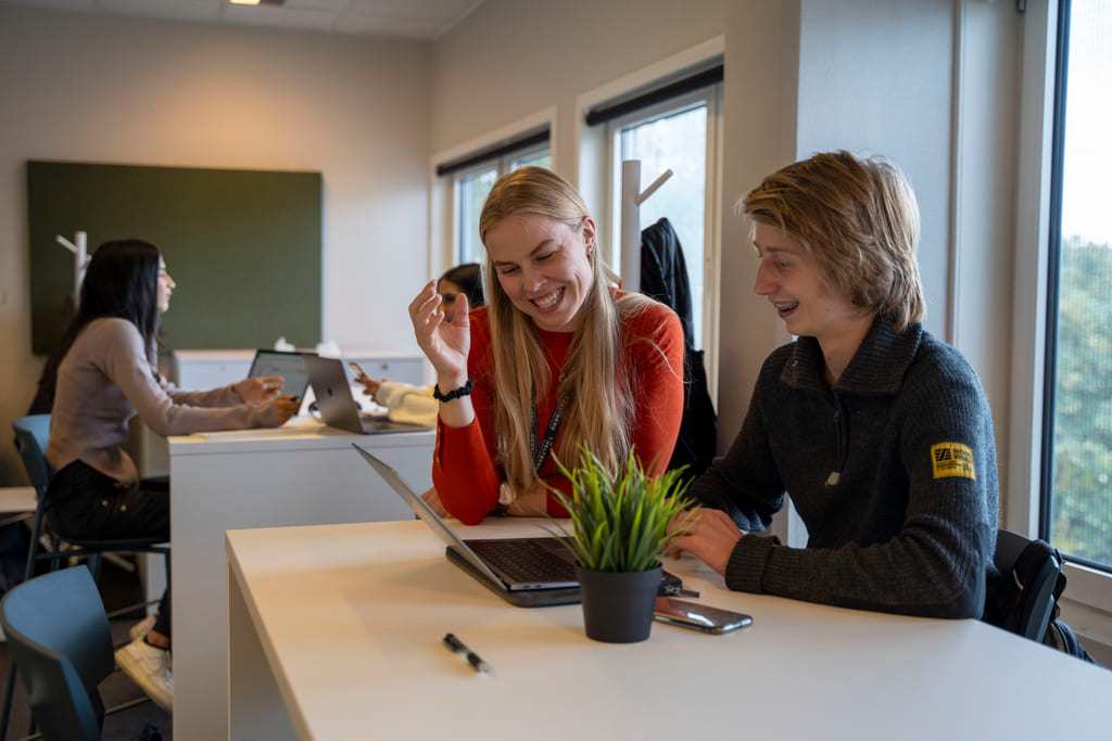 Studiespesialisering med Agora | Program | Akademiet.no