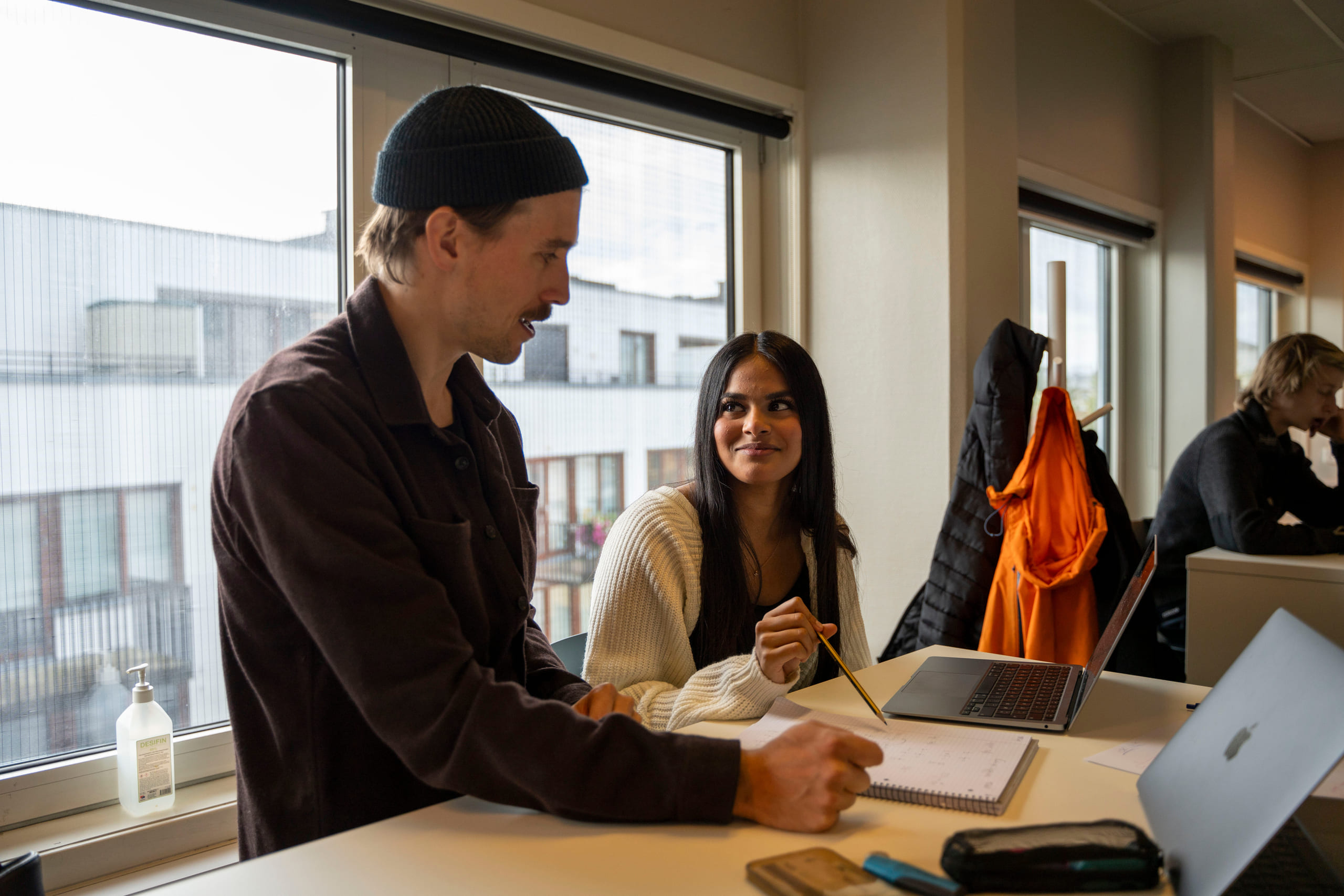 Agoralinjen | Akademiet VGS Bislett | Akademiet.no