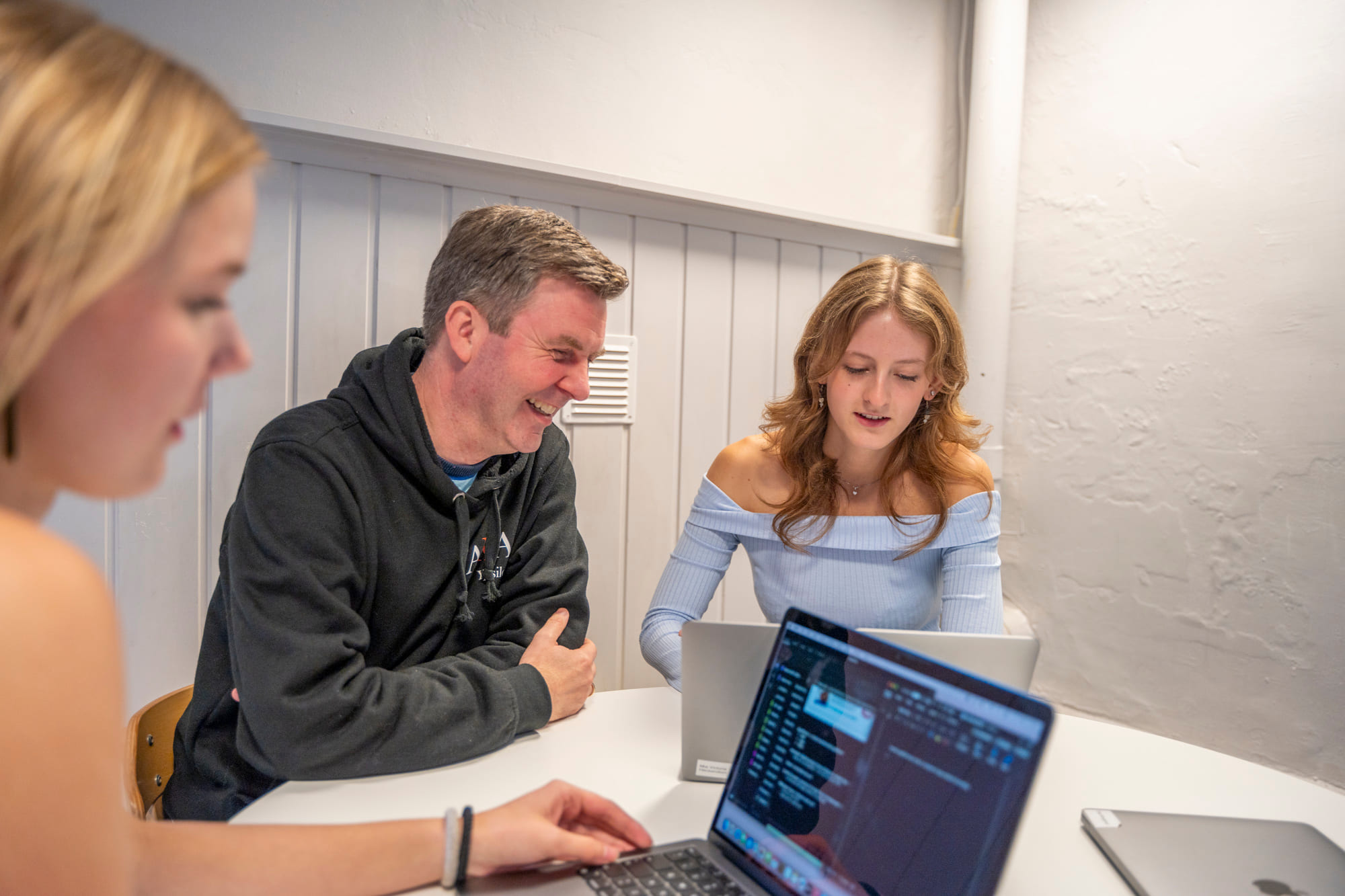 Ansatte | Akademiet VGS Ypsilon | Kontakt oss | Akademiet.no